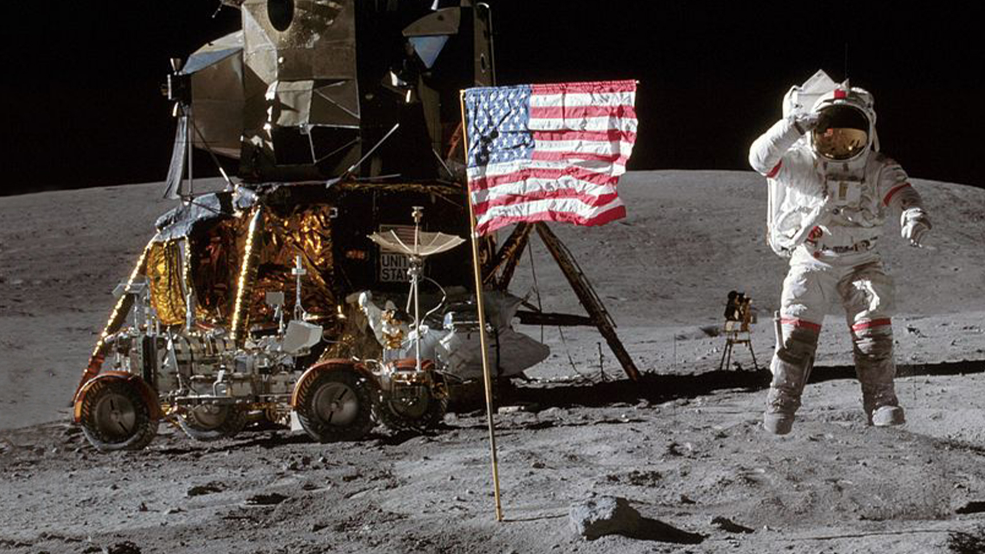 Space Suite Apollo - Space Suite Apollo | Knowledge.ca