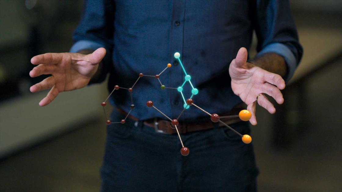 Secrets of Size: Atoms to Supergalaxies - E1 - Going Small | Knowledge.ca