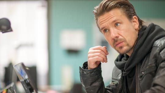 Hooked - S1E9 - Hooked | Knowledge.ca