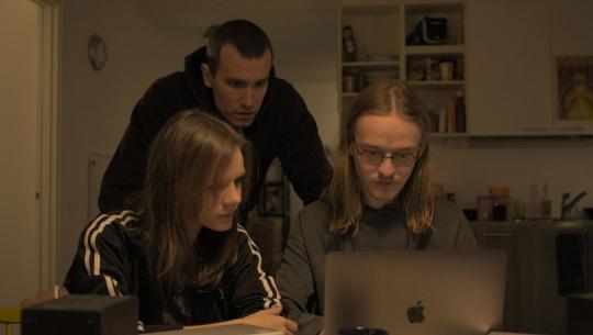 Hooked - S2E1 - Hooked | Knowledge.ca